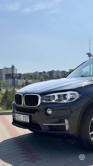 Grey BMW X5 2014 in Vilnius, with an engine capacity of 2.99 L and mileage of 281 thousand km for 18499 €, photo 3 on AUTOMOTO.COM.LV