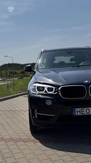 Grey BMW X5 2014 in Vilnius, with an engine capacity of 2.99 L and mileage of 281 thousand km for 18499 €, photo 4 on AUTOMOTO.COM.LV