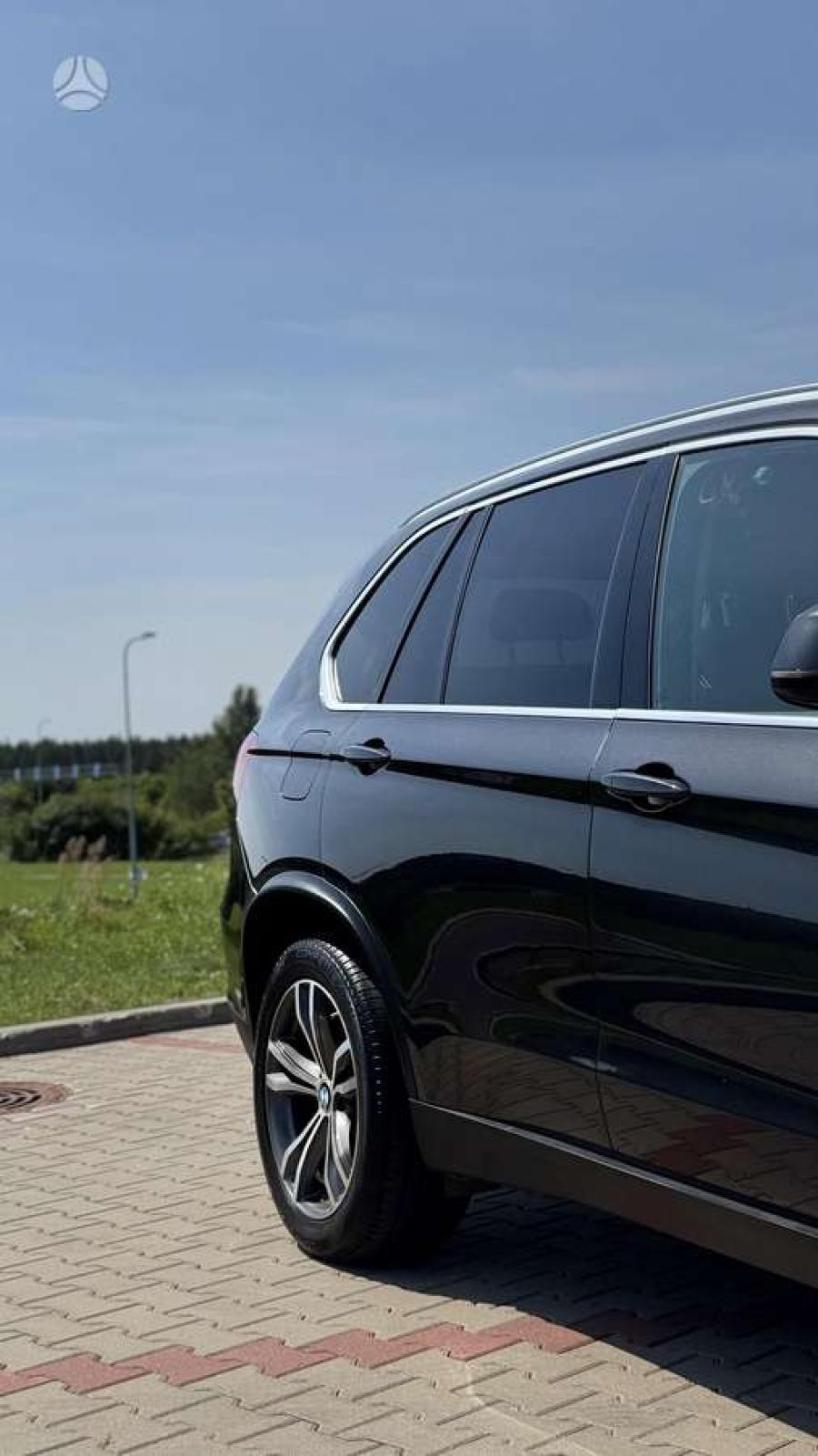Grey BMW X5 2014 in Vilnius, with an engine capacity of 2.99 L and mileage of 281 thousand km for 18499 €, photo 6 on AUTOMOTO.COM.LV