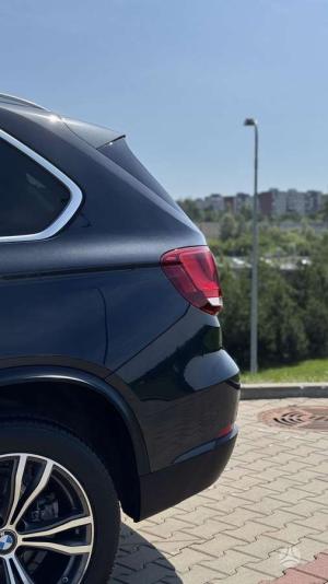 Grey BMW X5 2014 in Vilnius, with an engine capacity of 2.99 L and mileage of 281 thousand km for 18499 €, photo 7 on AUTOMOTO.COM.LV
