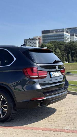Grey BMW X5 2014 in Vilnius, with an engine capacity of 2.99 L and mileage of 281 thousand km for 18499 €, photo 8 on AUTOMOTO.COM.LV