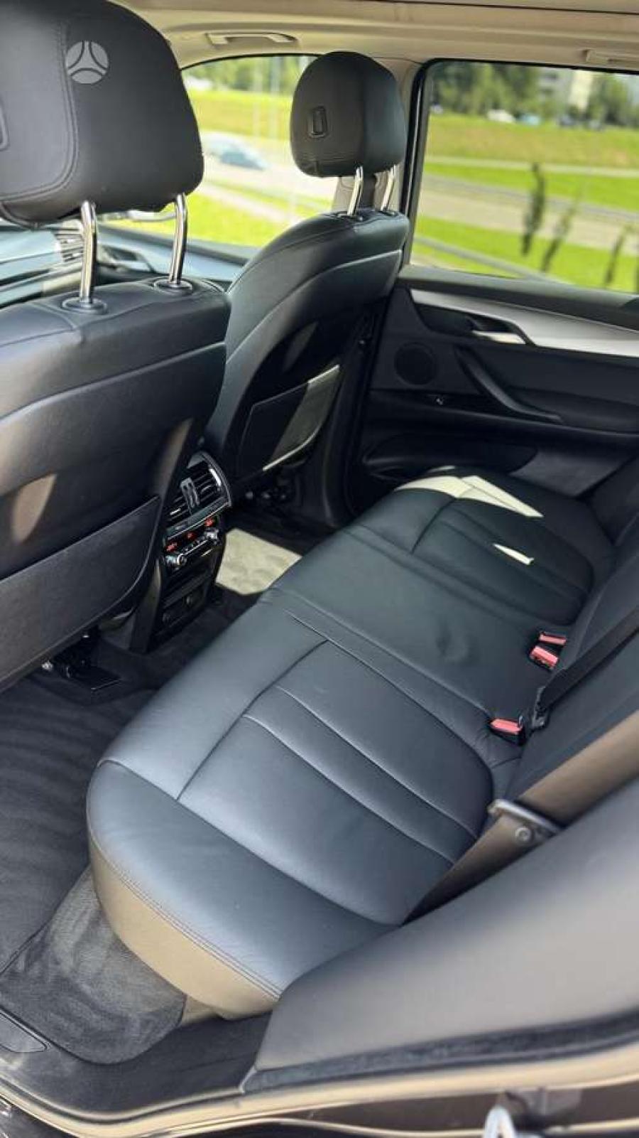 Grey BMW X5 2014 in Vilnius, with an engine capacity of 2.99 L and mileage of 281 thousand km for 18499 €, photo 10 on AUTOMOTO.COM.LV