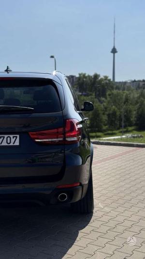 Grey BMW X5 2014 in Vilnius, with an engine capacity of 2.99 L and mileage of 281 thousand km for 18499 €, photo 12 on AUTOMOTO.COM.LV