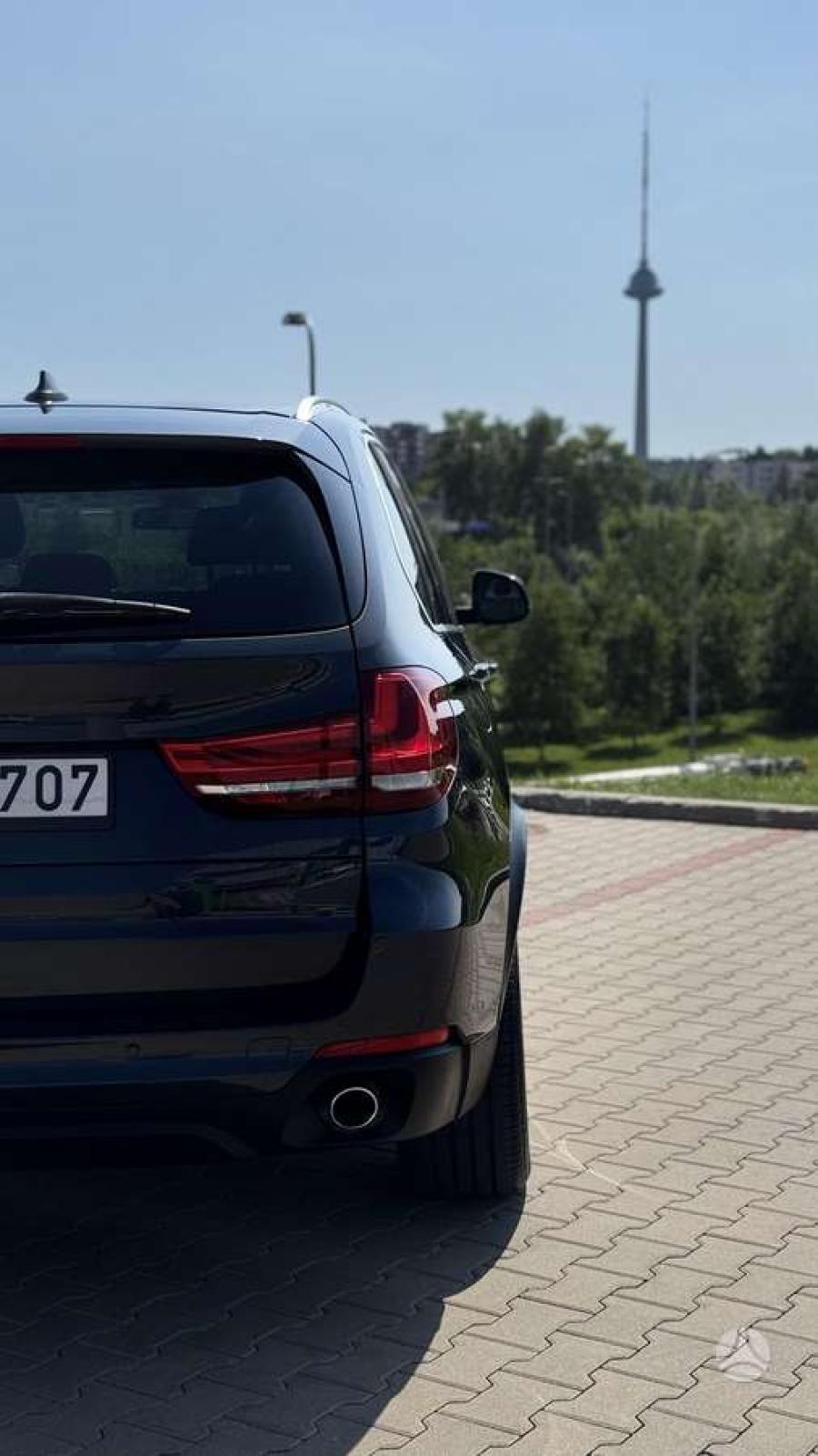 Grey BMW X5 2014 in Vilnius, with an engine capacity of 2.99 L and mileage of 281 thousand km for 18499 €, photo 12 on AUTOMOTO.COM.LV
