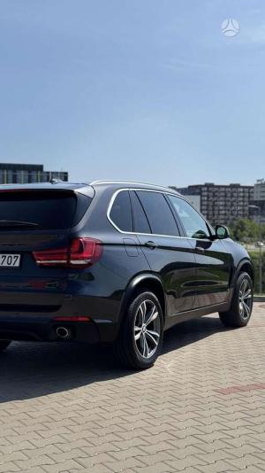 Grey BMW X5 2014 in Vilnius, with an engine capacity of 2.99 L and mileage of 281 thousand km for 18499 €, photo 16 on AUTOMOTO.COM.LV