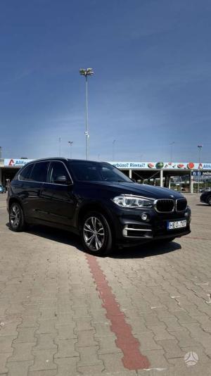Grey BMW X5 2014 in Vilnius, with an engine capacity of 2.99 L and mileage of 281 thousand km for 18499 €, photo 17 on AUTOMOTO.COM.LV