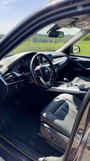 Grey BMW X5 2014 in Vilnius, with an engine capacity of 2.99 L and mileage of 281 thousand km for 18499 €, photo 18 on AUTOMOTO.COM.LV