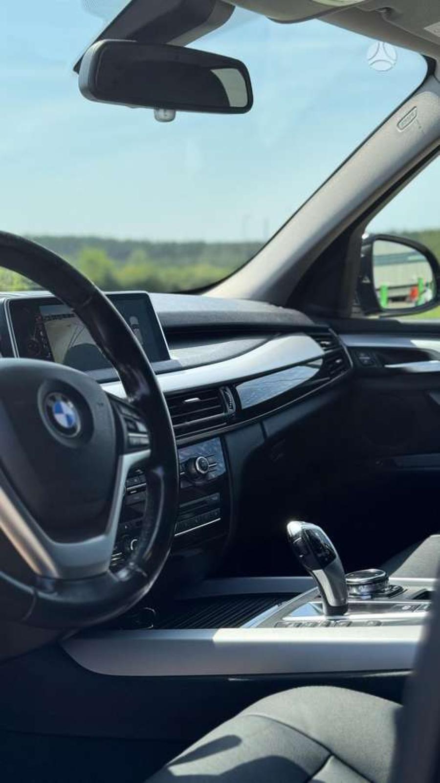 Grey BMW X5 2014 in Vilnius, with an engine capacity of 2.99 L and mileage of 281 thousand km for 18499 €, photo 19 on AUTOMOTO.COM.LV