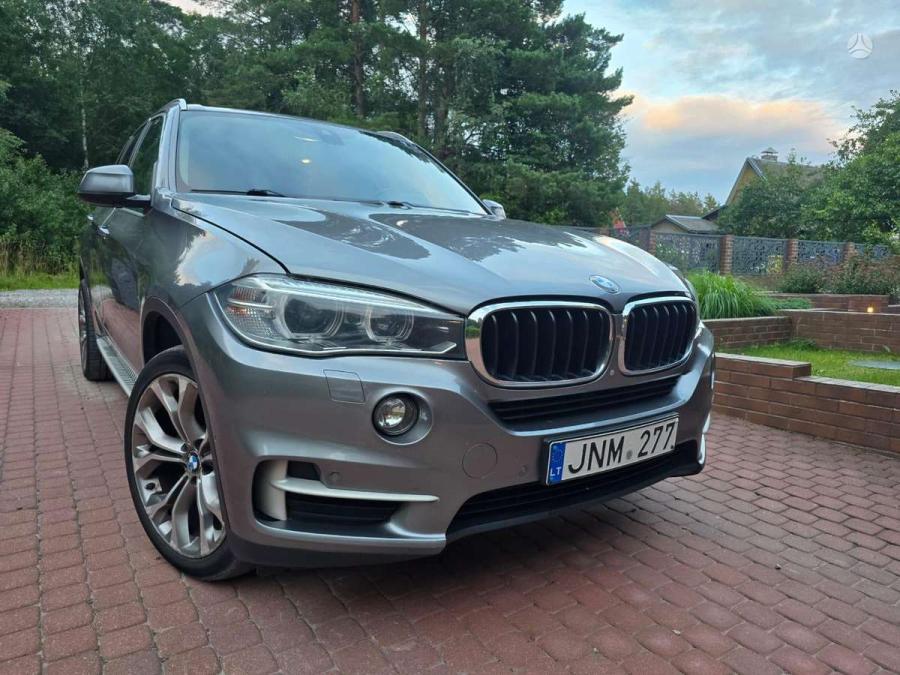 Grey BMW X5 2014 in Utena, with an engine capacity of 2.99 L and mileage of 308 thousand km for 13700 €, photo 3 on AUTOMOTO.COM.LV