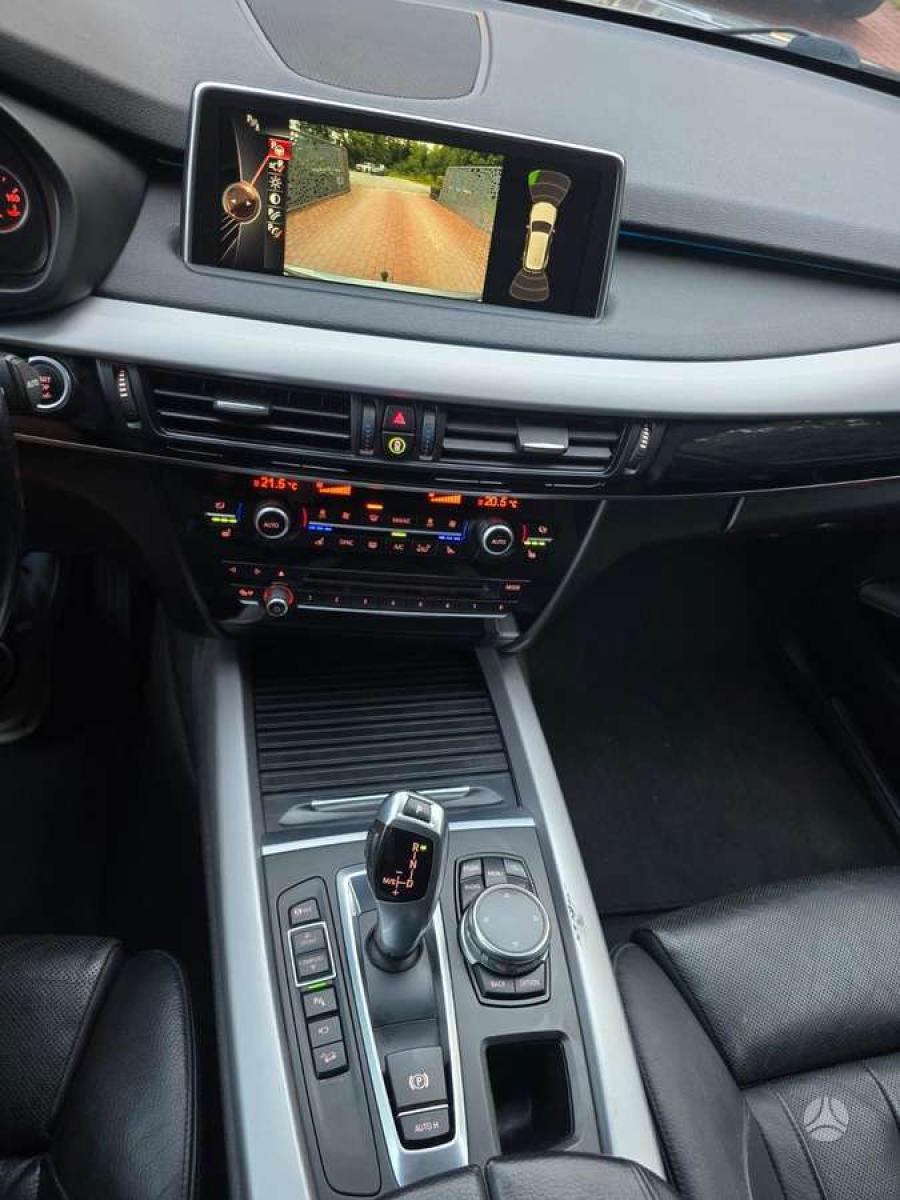 Grey BMW X5 2014 in Utena, with an engine capacity of 2.99 L and mileage of 308 thousand km for 13700 €, photo 10 on AUTOMOTO.COM.LV