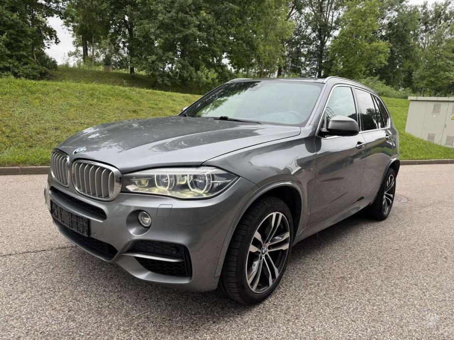 Grey BMW X5 2014 in Alytus, with an engine capacity of 3.00 L and mileage of 338 thousand km for 13950 €, photo 1 on AUTOMOTO.COM.LV