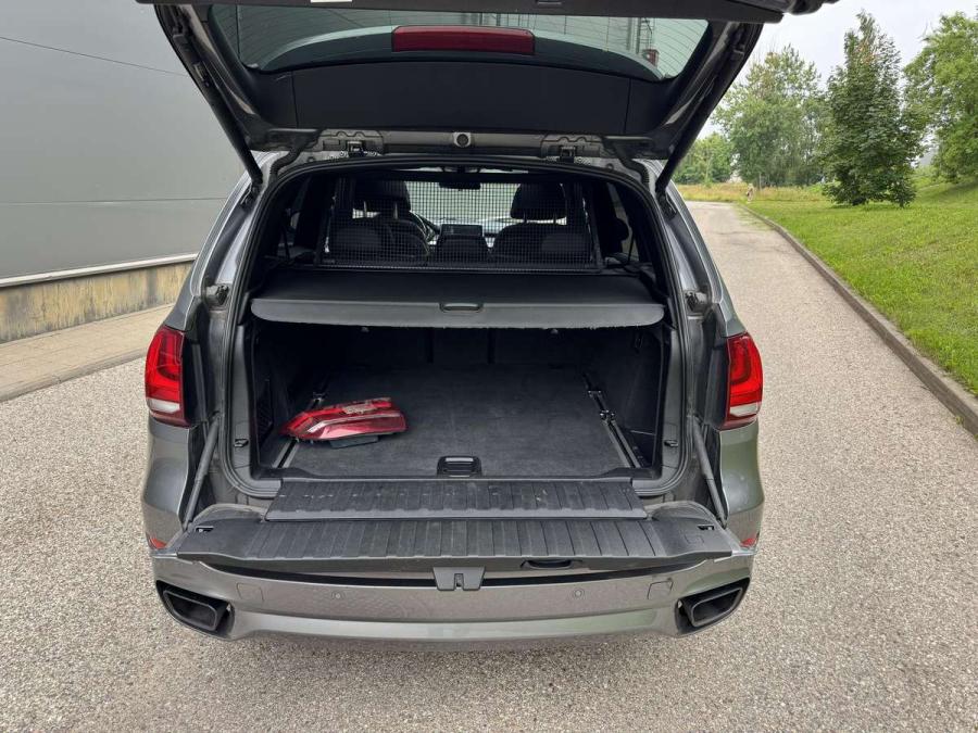 Grey BMW X5 2014 in Alytus, with an engine capacity of 3.00 L and mileage of 338 thousand km for 13950 €, photo 6 on AUTOMOTO.COM.LV