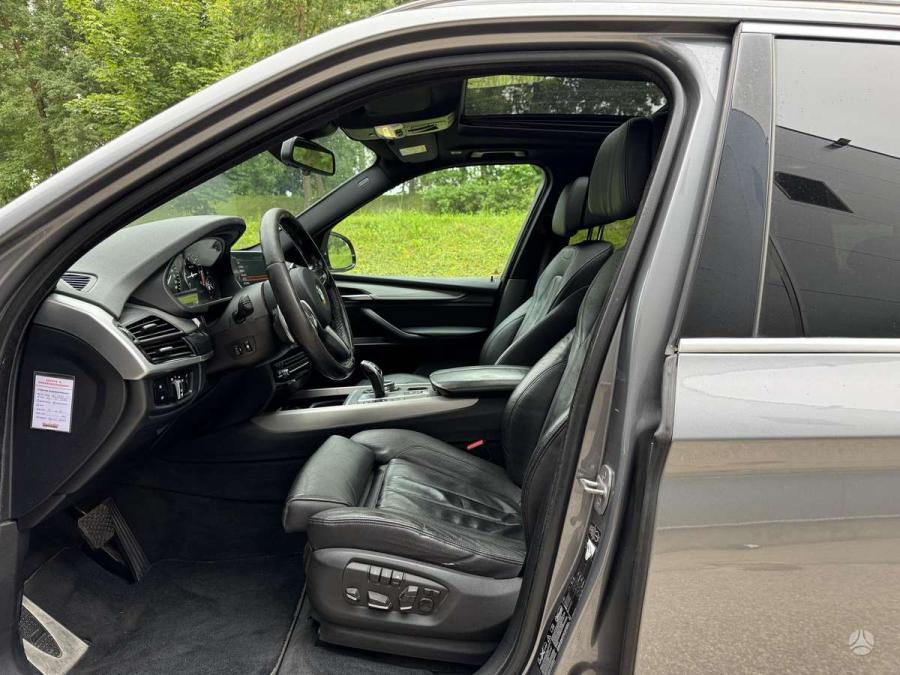 Grey BMW X5 2014 in Alytus, with an engine capacity of 3.00 L and mileage of 338 thousand km for 13950 €, photo 7 on AUTOMOTO.COM.LV