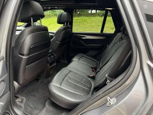 Grey BMW X5 2014 in Alytus, with an engine capacity of 3.00 L and mileage of 338 thousand km for 13950 €, photo 11 on AUTOMOTO.COM.LV