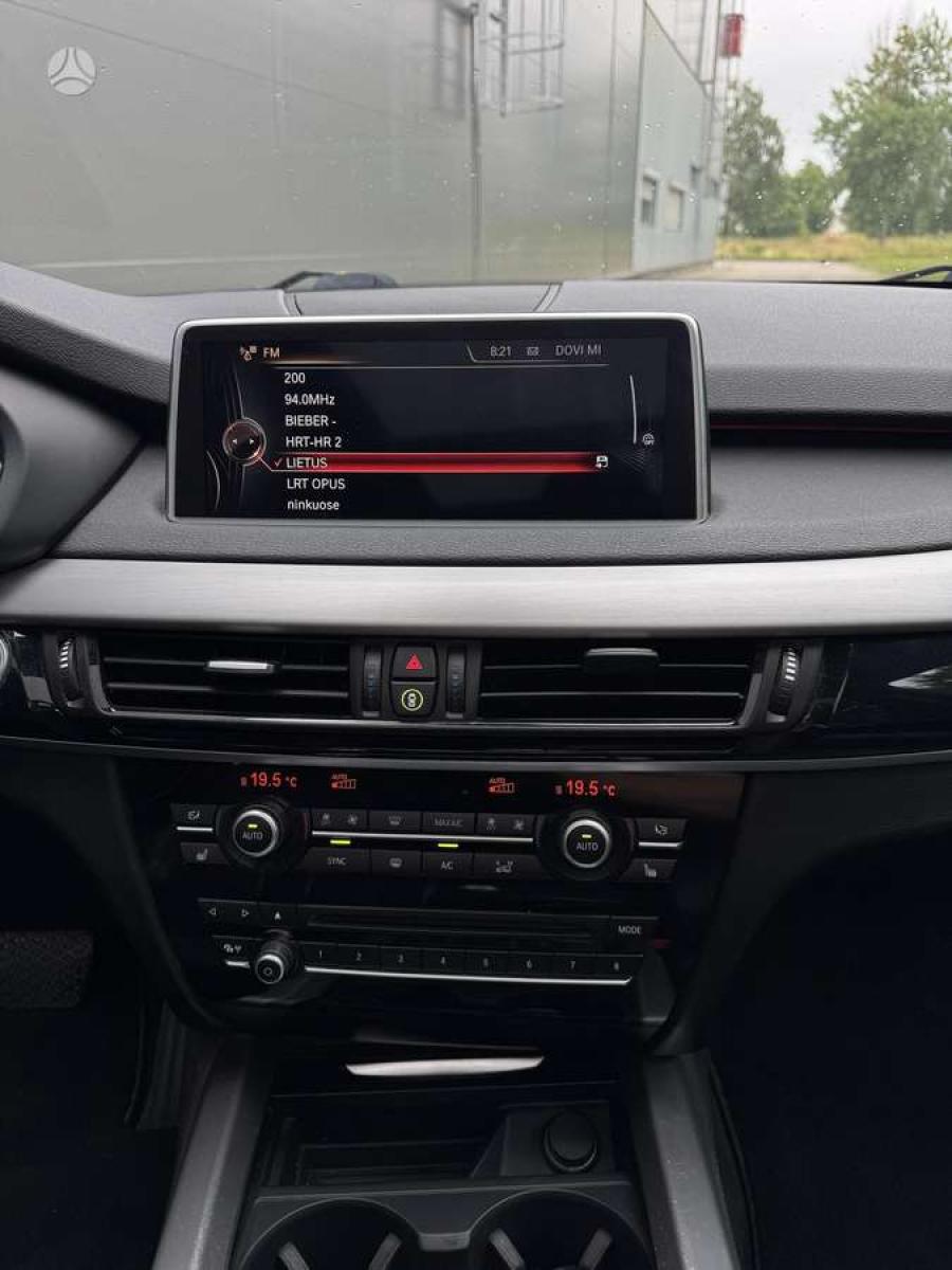Grey BMW X5 2014 in Alytus, with an engine capacity of 3.00 L and mileage of 338 thousand km for 13950 €, photo 14 on AUTOMOTO.COM.LV