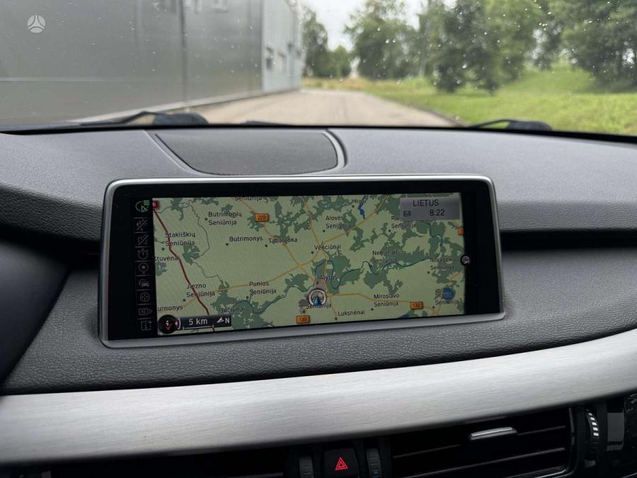 Grey BMW X5 2014 in Alytus, with an engine capacity of 3.00 L and mileage of 338 thousand km for 13950 €, photo 15 on AUTOMOTO.COM.LV