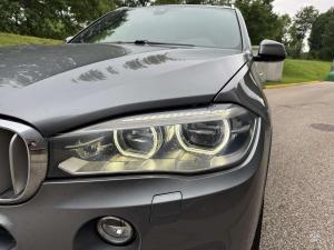 Grey BMW X5 2014 in Alytus, with an engine capacity of 3.00 L and mileage of 338 thousand km for 13950 €, photo 28 on AUTOMOTO.COM.LV