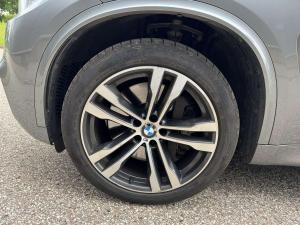 Grey BMW X5 2014 in Alytus, with an engine capacity of 3.00 L and mileage of 338 thousand km for 13950 €, photo 30 on AUTOMOTO.COM.LV