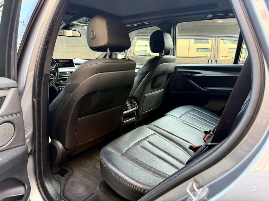 Grey BMW X5 2014 in Kaunas, with an engine capacity of 0.00 L and mileage of 242 thousand km for 17400 €, photo 10 on AUTOMOTO.COM.LV