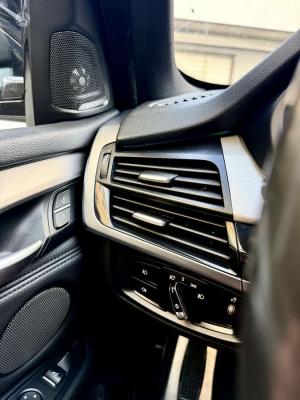 Grey BMW X5 2014 in Kaunas, with an engine capacity of 0.00 L and mileage of 242 thousand km for 17400 €, photo 16 on AUTOMOTO.COM.LV