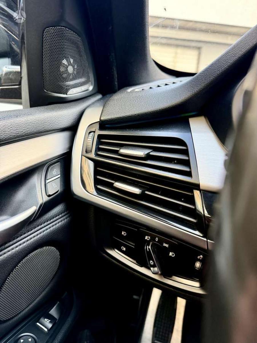 Grey BMW X5 2014 in Kaunas, with an engine capacity of 0.00 L and mileage of 242 thousand km for 17400 €, photo 16 on AUTOMOTO.COM.LV