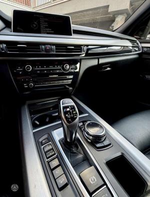 Grey BMW X5 2014 in Kaunas, with an engine capacity of 0.00 L and mileage of 242 thousand km for 17400 €, photo 17 on AUTOMOTO.COM.LV