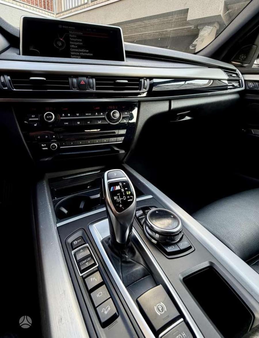 Grey BMW X5 2014 in Kaunas, with an engine capacity of 0.00 L and mileage of 242 thousand km for 17400 €, photo 17 on AUTOMOTO.COM.LV
