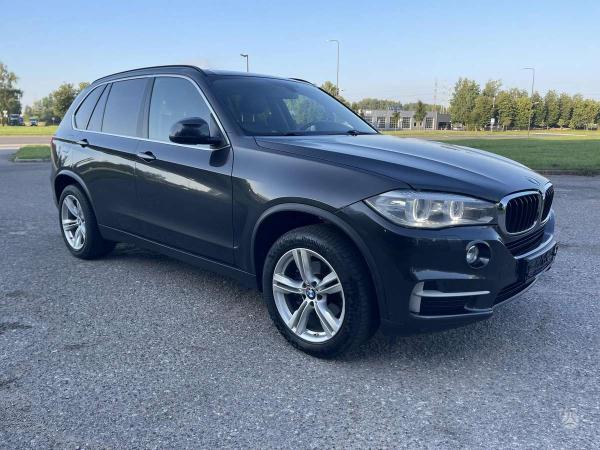 Grey BMW X5 2014 in Kaunas, with an engine capacity of 2.99 L and mileage of 289 thousand km for 14250 €, photo 2 on AUTOMOTO.COM.LV