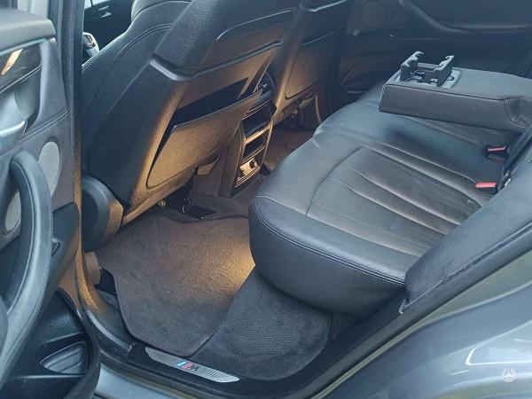 Grey BMW X5 2014 in Vilnius, with an engine capacity of 2.98 L and mileage of 186 thousand km for 14700 €, photo 9 on AUTOMOTO.COM.LV