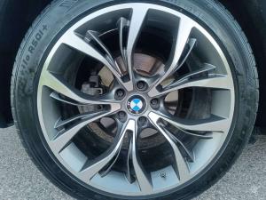 Pelēks BMW X5 2014 Viļņa, ar dzinēja tilpumu 2.98 L un nobraukumu 186 tūkst. km par 14700 €, foto 30 vietnē AUTOMOTO.COM.LV