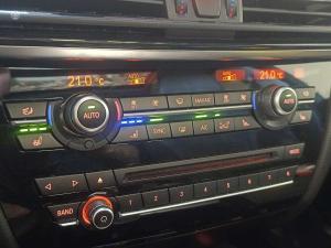 Pelēks BMW X5 2014 Viļņa, ar dzinēja tilpumu 2.98 L un nobraukumu 186 tūkst. km par 14700 €, foto 33 vietnē AUTOMOTO.COM.LV
