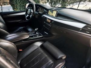 Grey BMW X5 2014 in Gargzdai, with an engine capacity of 2.99 L and mileage of 330 thousand km for 17800 €, photo 4 on AUTOMOTO.COM.LV