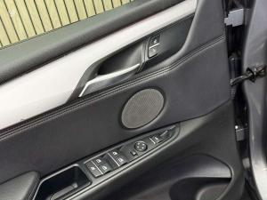Pelēks BMW X5 2014 Marijampole, ar dzinēja tilpumu 2.99 L un nobraukumu 171 tūkst. km par 18750 €, foto 25 vietnē AUTOMOTO.COM.LV