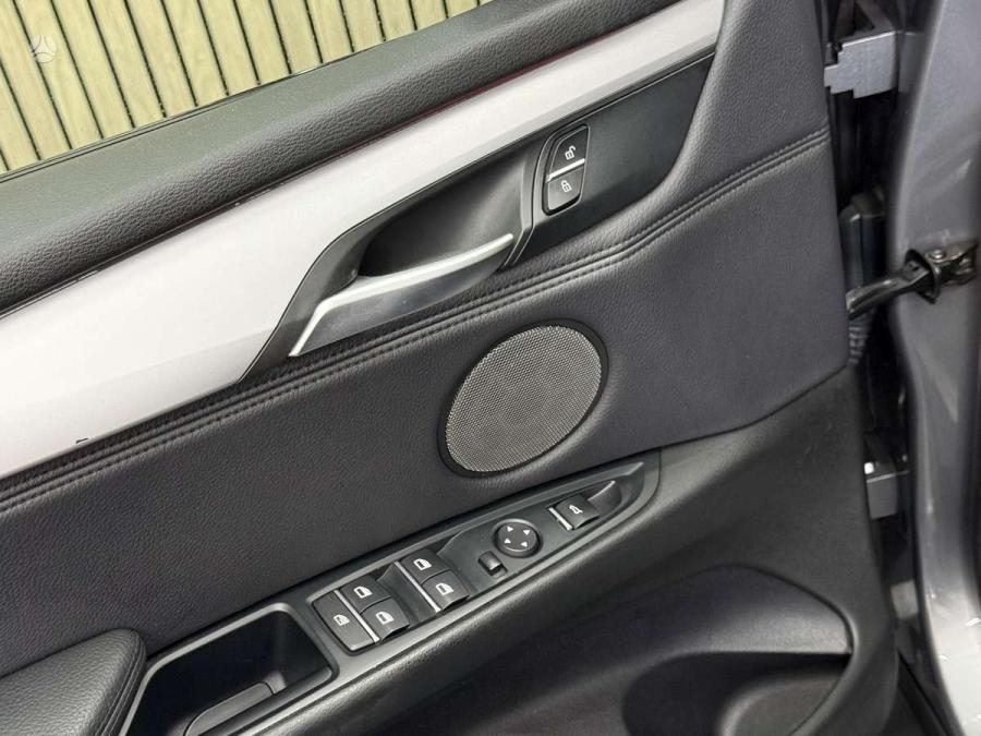 Pelēks BMW X5 2014 Marijampole, ar dzinēja tilpumu 2.99 L un nobraukumu 171 tūkst. km par 18750 €, foto 25 vietnē AUTOMOTO.COM.LV