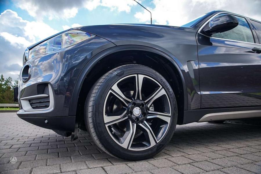 Pelēks BMW X5 2014 Marijampole, ar dzinēja tilpumu 2.99 L un nobraukumu 292 tūkst. km par 15950 €, foto 5 vietnē AUTOMOTO.COM.LV