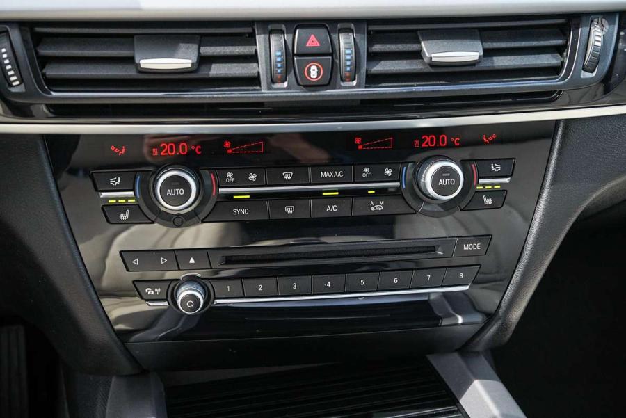 Pelēks BMW X5 2014 Marijampole, ar dzinēja tilpumu 2.99 L un nobraukumu 292 tūkst. km par 15950 €, foto 18 vietnē AUTOMOTO.COM.LV