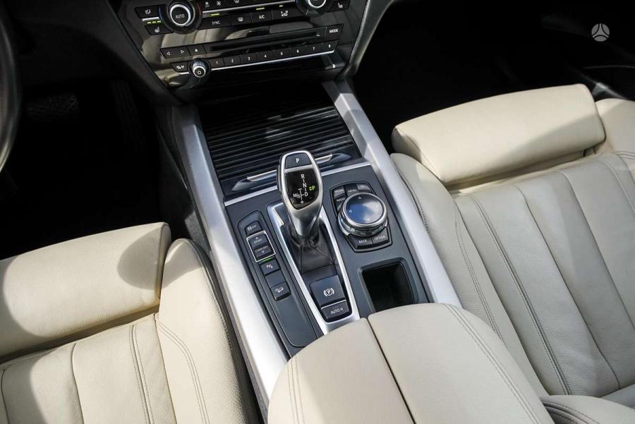 Pelēks BMW X5 2014 Marijampole, ar dzinēja tilpumu 2.99 L un nobraukumu 292 tūkst. km par 15950 €, foto 19 vietnē AUTOMOTO.COM.LV