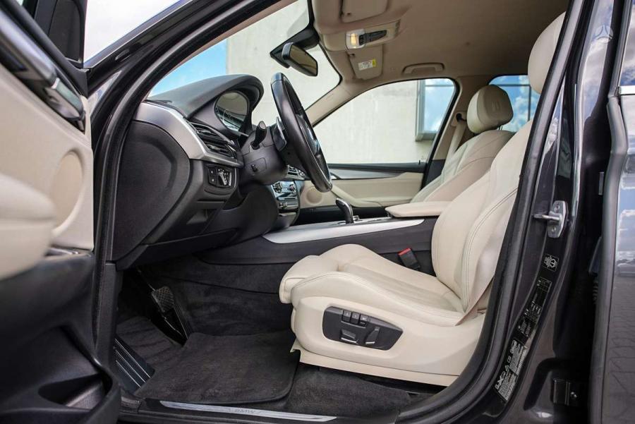 Pelēks BMW X5 2014 Marijampole, ar dzinēja tilpumu 2.99 L un nobraukumu 292 tūkst. km par 15950 €, foto 26 vietnē AUTOMOTO.COM.LV