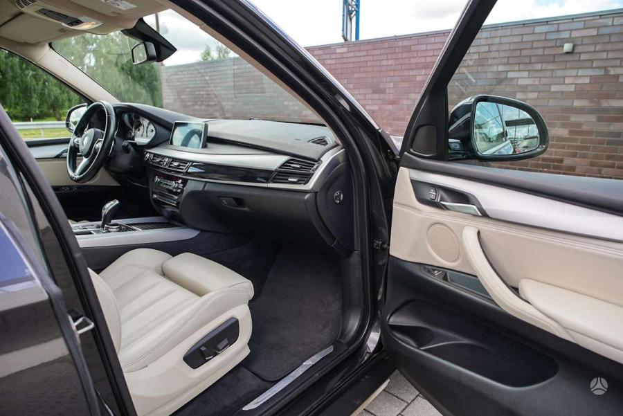 Pelēks BMW X5 2014 Marijampole, ar dzinēja tilpumu 2.99 L un nobraukumu 292 tūkst. km par 15950 €, foto 35 vietnē AUTOMOTO.COM.LV