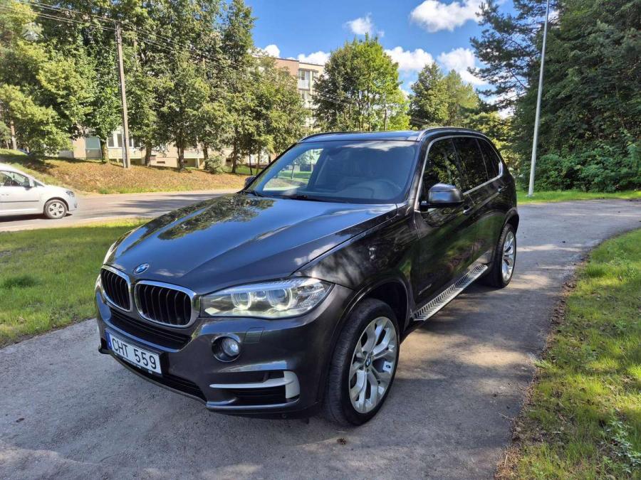Grey BMW X5 2014 in Utena, with an engine capacity of 2.99 L and mileage of 280 thousand km for 14990 €, photo 3 on AUTOMOTO.COM.LV