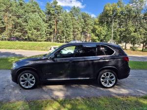 Grey BMW X5 2014 in Utena, with an engine capacity of 2.99 L and mileage of 280 thousand km for 14990 €, photo 6 on AUTOMOTO.COM.LV