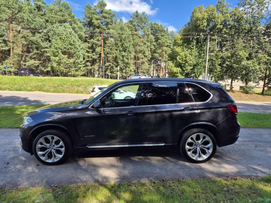 Grey BMW X5 2014 in Utena, with an engine capacity of 2.99 L and mileage of 280 thousand km for 14990 €, photo 6 on AUTOMOTO.COM.LV