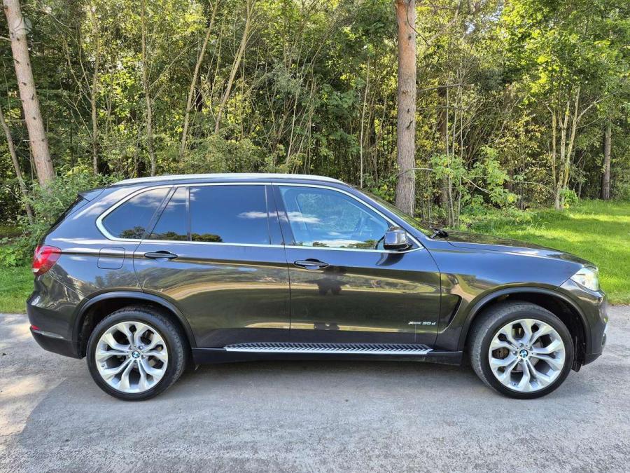 Grey BMW X5 2014 in Utena, with an engine capacity of 2.99 L and mileage of 280 thousand km for 14990 €, photo 7 on AUTOMOTO.COM.LV