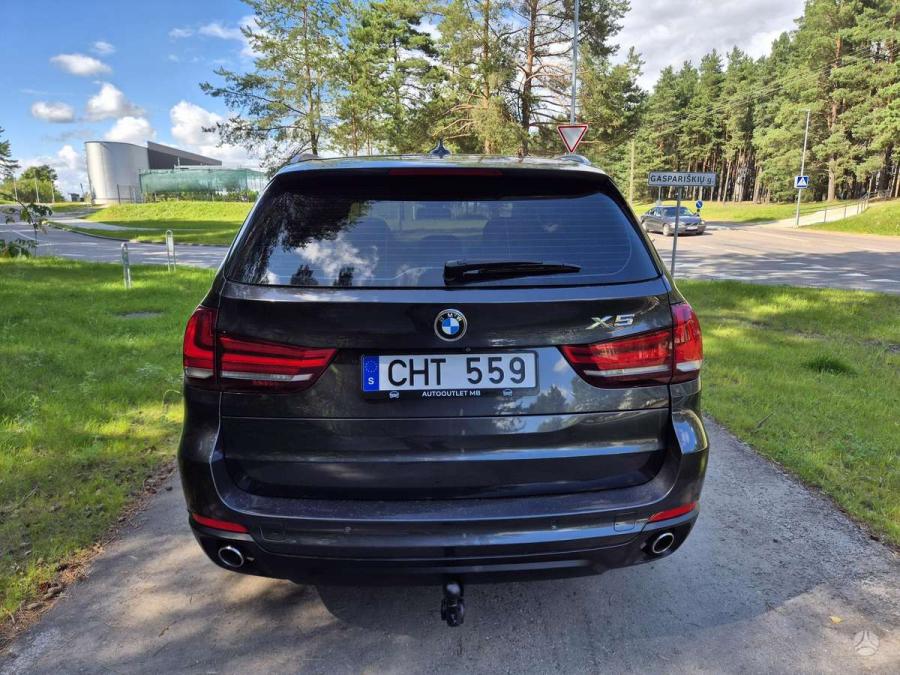 Grey BMW X5 2014 in Utena, with an engine capacity of 2.99 L and mileage of 280 thousand km for 14990 €, photo 9 on AUTOMOTO.COM.LV