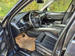 Grey BMW X5 2014 in Utena, with an engine capacity of 2.99 L and mileage of 280 thousand km for 14990 €, photo 10 on AUTOMOTO.COM.LV