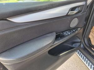 Grey BMW X5 2014 in Utena, with an engine capacity of 2.99 L and mileage of 280 thousand km for 14990 €, photo 12 on AUTOMOTO.COM.LV