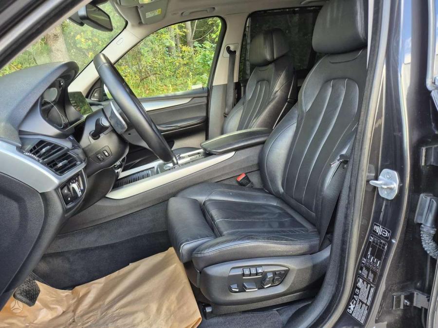 Grey BMW X5 2014 in Utena, with an engine capacity of 2.99 L and mileage of 280 thousand km for 14990 €, photo 13 on AUTOMOTO.COM.LV