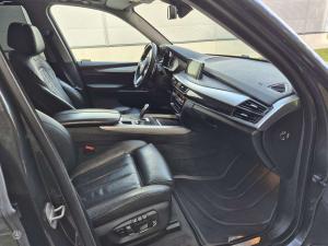 Grey BMW X5 2014 in Utena, with an engine capacity of 2.99 L and mileage of 280 thousand km for 14990 €, photo 15 on AUTOMOTO.COM.LV