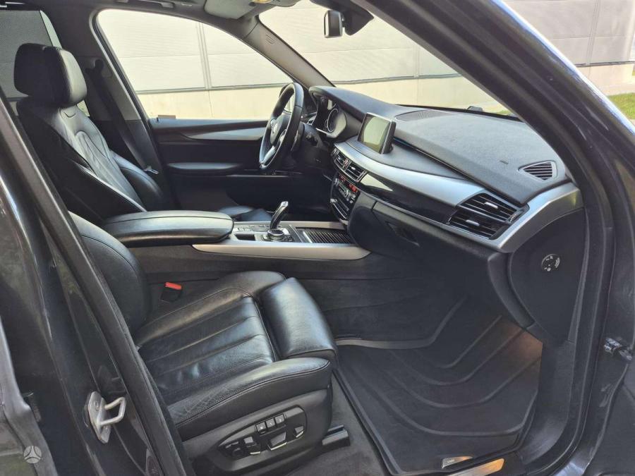 Grey BMW X5 2014 in Utena, with an engine capacity of 2.99 L and mileage of 280 thousand km for 14990 €, photo 15 on AUTOMOTO.COM.LV
