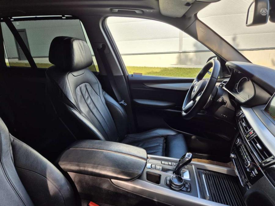 Grey BMW X5 2014 in Utena, with an engine capacity of 2.99 L and mileage of 280 thousand km for 14990 €, photo 16 on AUTOMOTO.COM.LV
